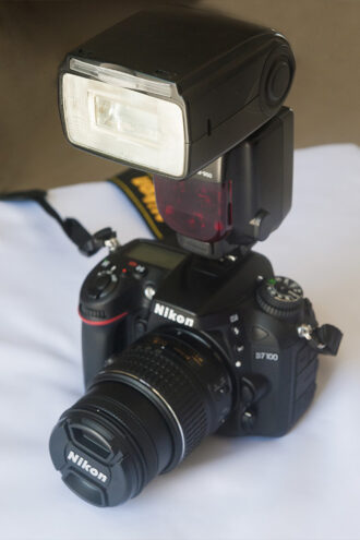 Basics Camera Flash and Speedlight explained with EXAMPLES.